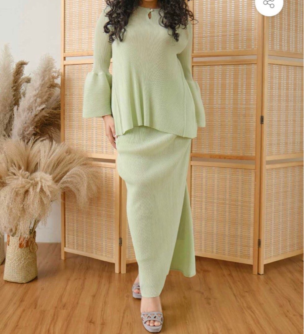 Xander Kloths Tea Green Bell Sleeves Pleated Top Skirt Set Baju Raya ...