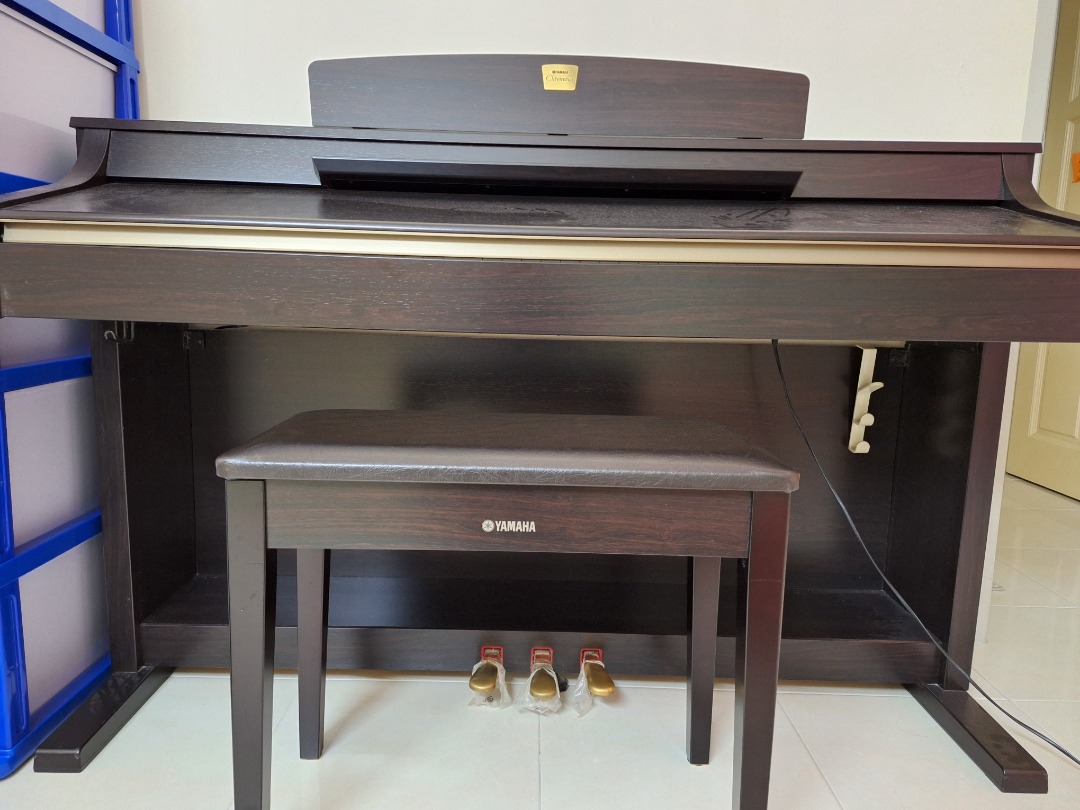 Yamaha Clavinova CLP-330, Hobbies & Toys, Music & Media, Musical Instruments on Carousell