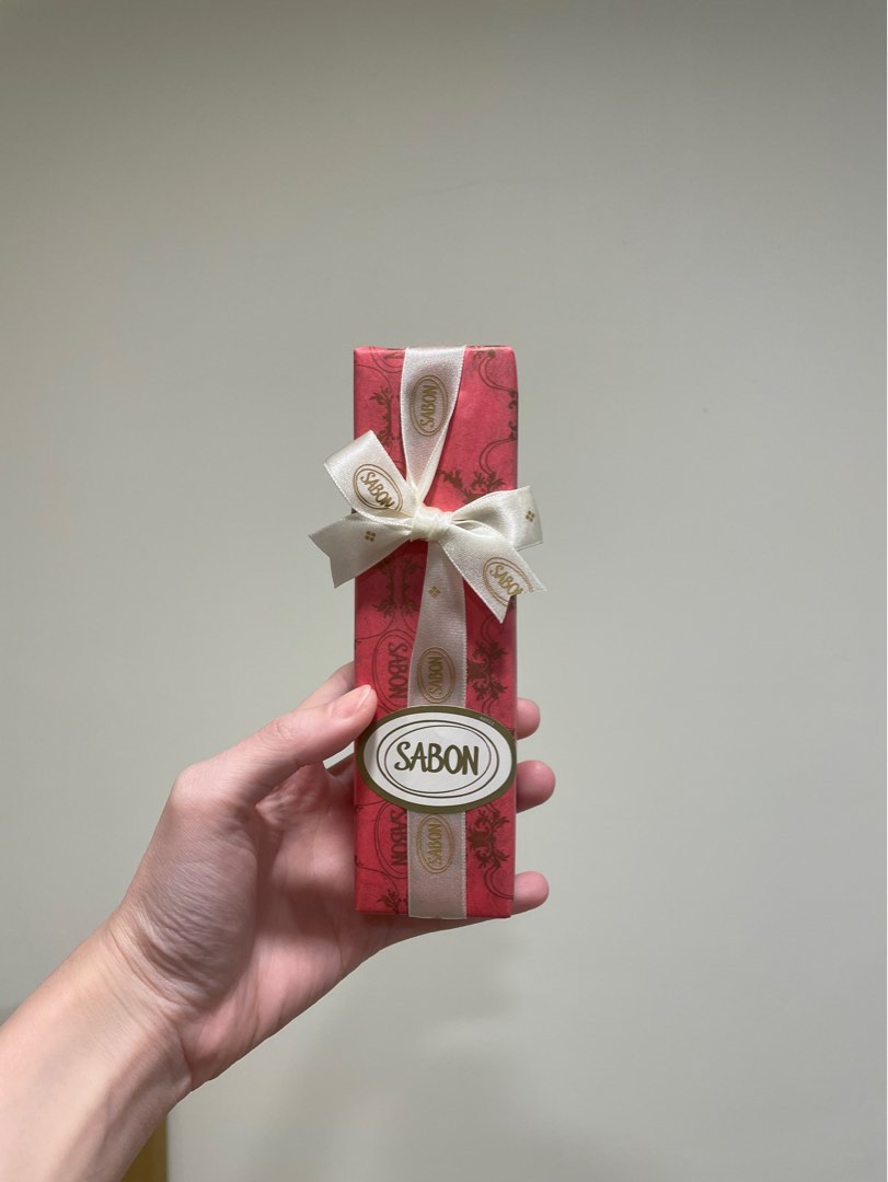 🌟 台灣專櫃貨 🌟 SABON 綠玫瑰身體乳液50ml（條狀）全新未拆 附紙袋 數量2, 香水、美妝、保養, 身體清潔保養, 身體護理在旋轉拍賣
