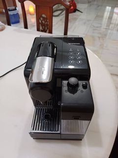 Nespresso Lattisimo Touch Coffee Machine- Model F521, TV & Home ...