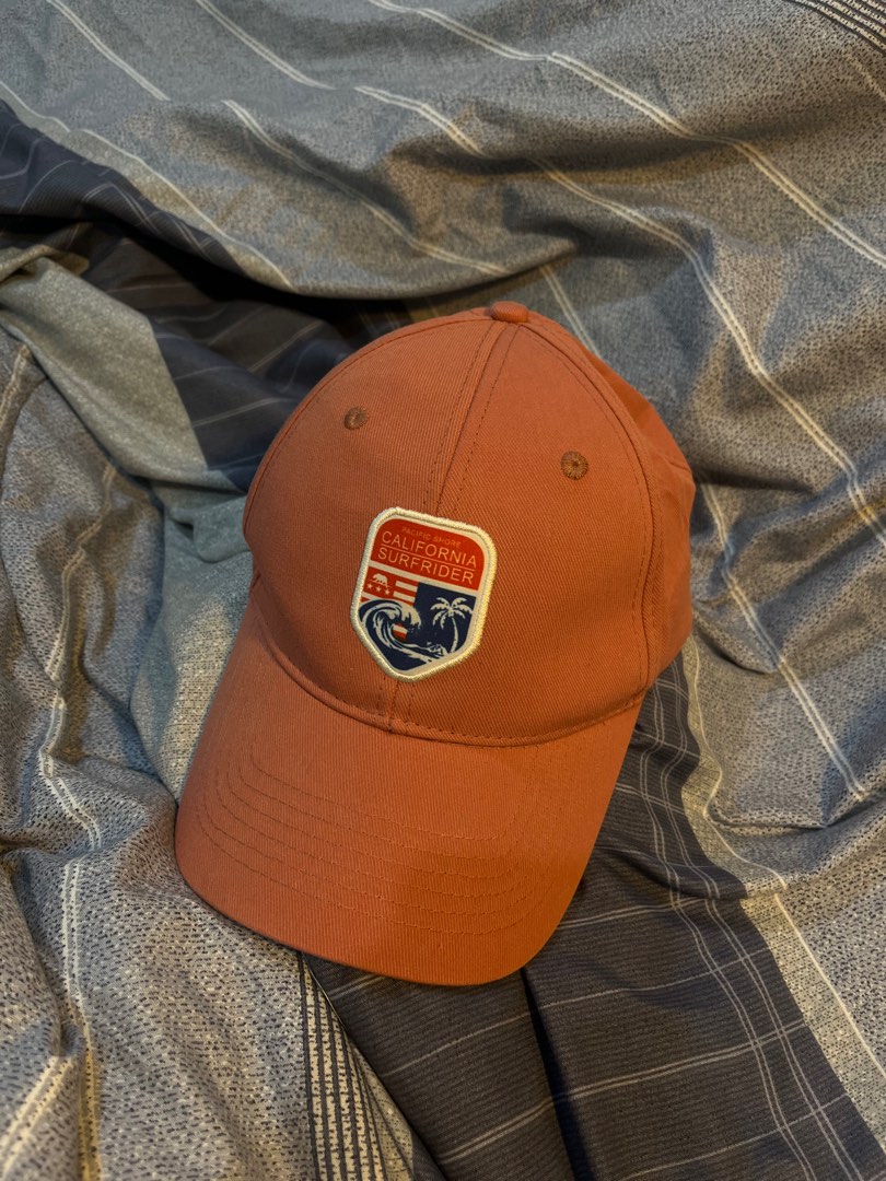 Miniso Hat / Topi Pink, Fesyen Pria, Aksesoris, Topi di Carousell