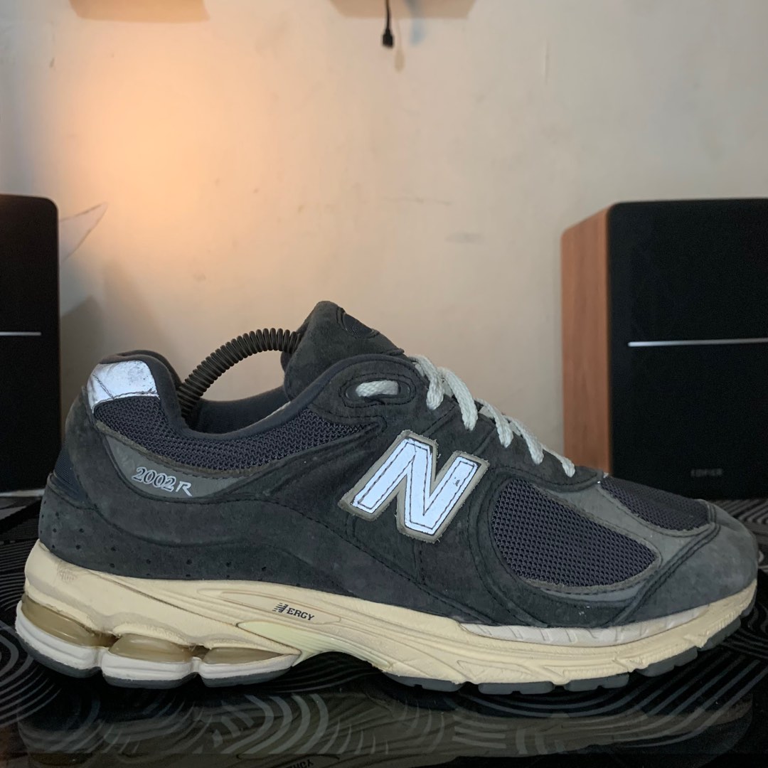 New Balance 2002r Original, Fesyen Pria, Sepatu , Sneakers di Carousell