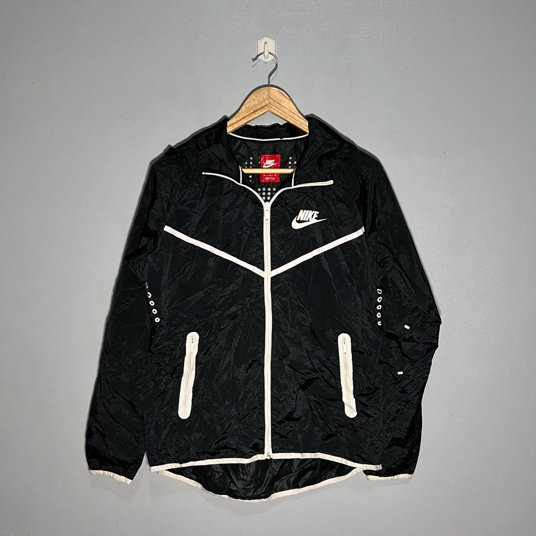 Nike Tech Woven Jacket, Men's Fashion, Coats, Jackets and Outerwear on ...