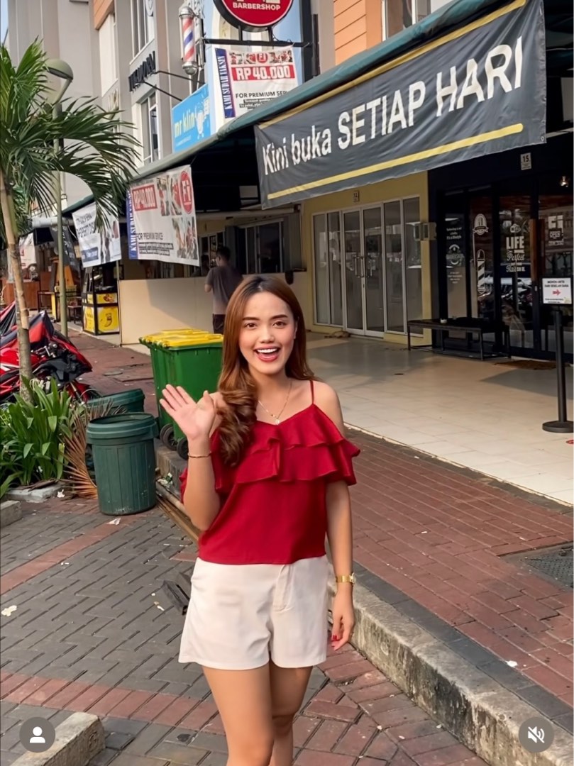 Red Top atasan maroon wanita perempuan, Fesyen Wanita, Pakaian Wanita ...