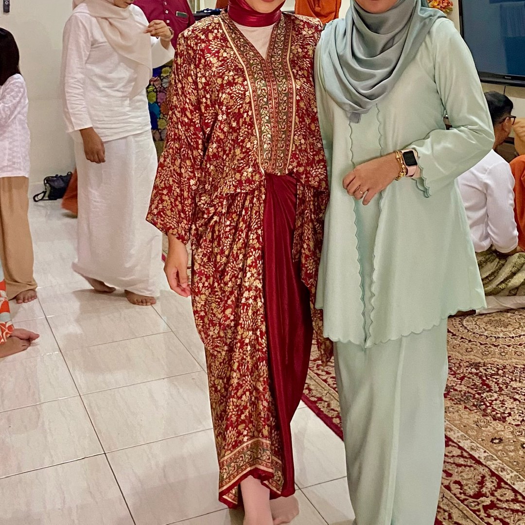 Seleksi akma kebaya caftan, Women's Fashion, Muslimah Fashion, Baju ...