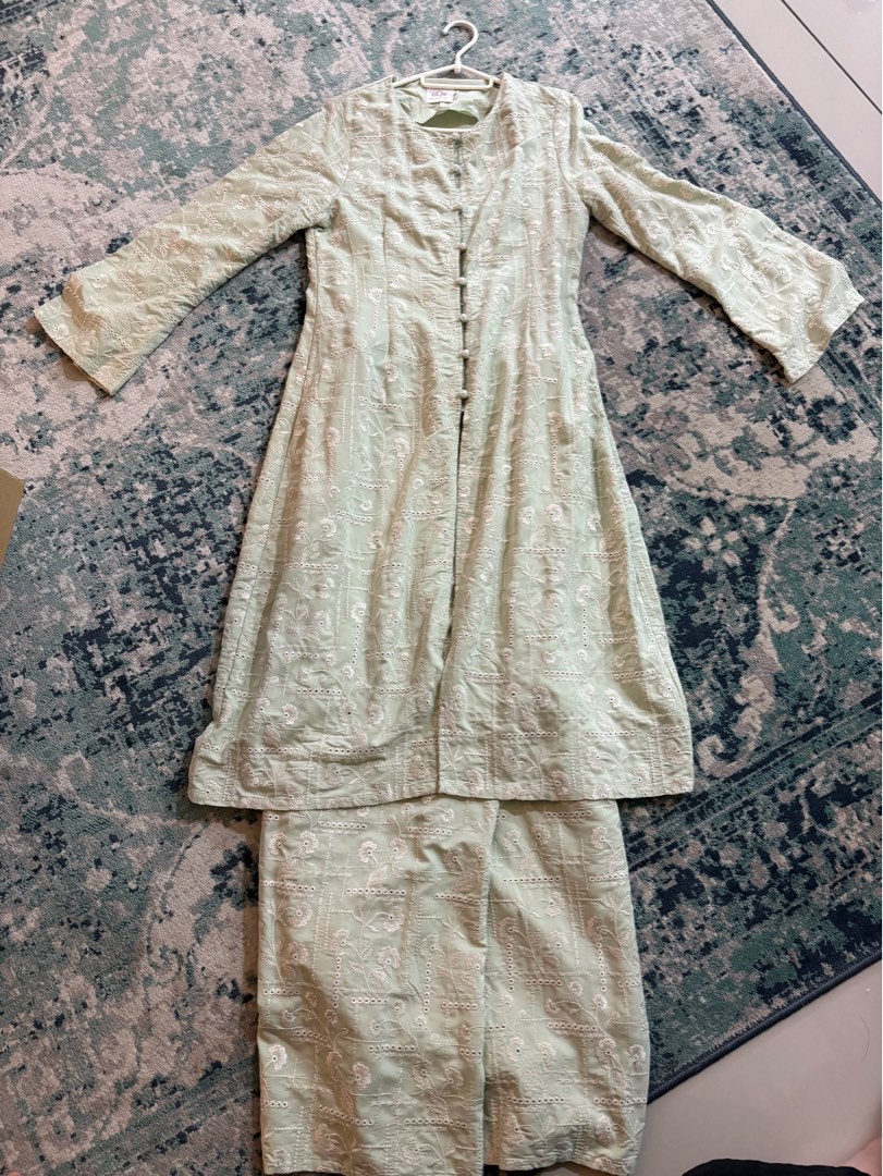 Tiqa Collection Sage Green Kebaya, Women's Fashion, Muslimah Fashion ...