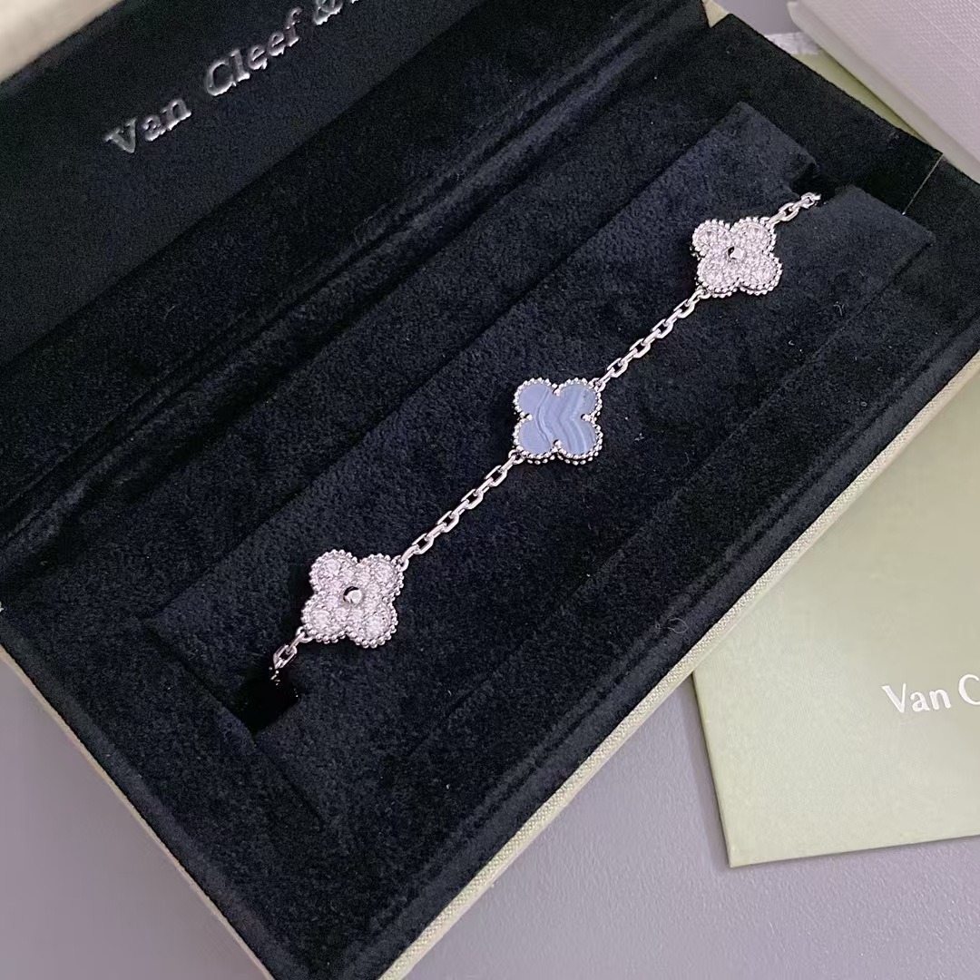 Van Cleef&Arpels 5-Flower Bracelet, Women's Fashion, Jewelry ...