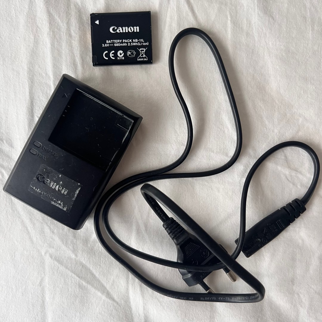 Canon Digicam Original Battery and Charger, Photography, Photography ...