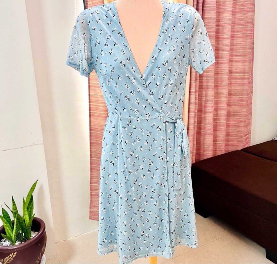 Auth New Look Overlap Floral Dress FREE SF, Women's Fashion, Dresses ...