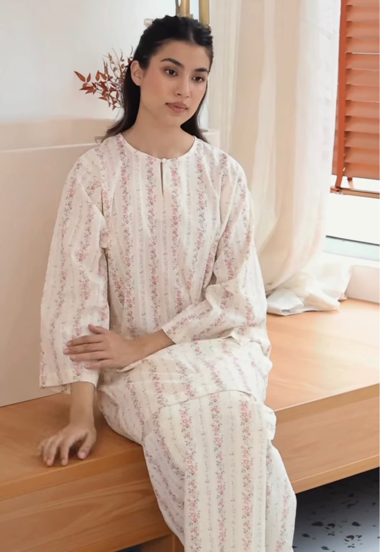 The Bahaman Kurung Lela in Creamy Pink, Women's Fashion, Muslimah ...