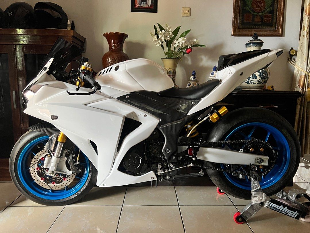 Yamaha R25 Full Modifikasi, Motor di Carousell