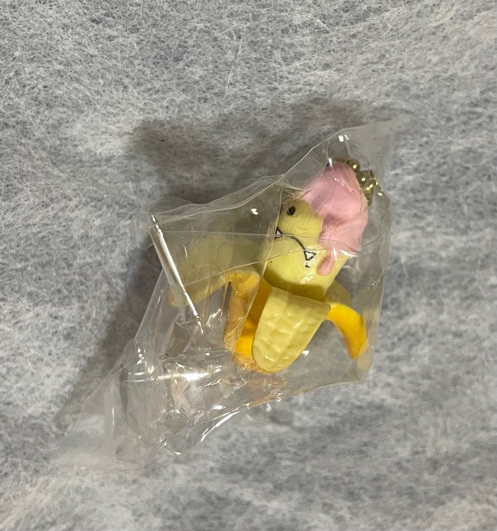 [Tarlin 扭蛋] 香蕉幽靈｜草莓香蕉鬼｜, 興趣及遊戲, 玩具 & 遊戲類 - Carousell