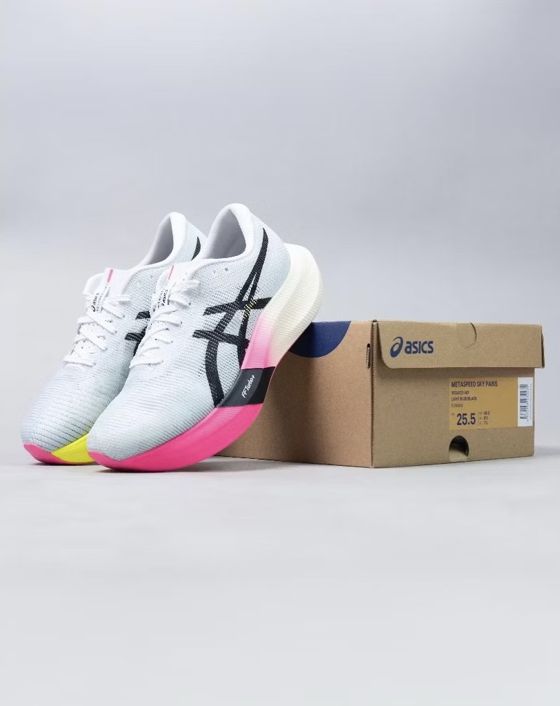 Asics metaspeed sky paris Unisex pre-order, Fesyen Wanita, Sepatu di Carousell