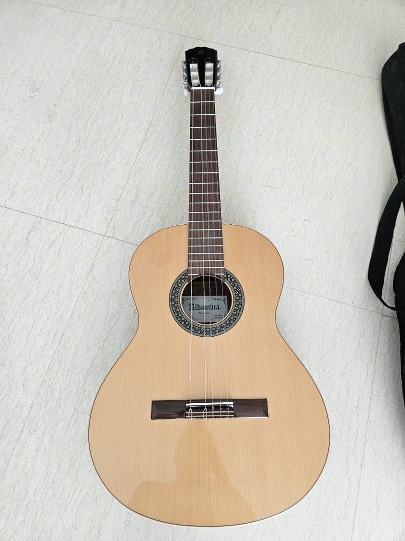Classical Guitar - Alhambra 1CA, Hobbies & Toys, Music & Media, Musical ...