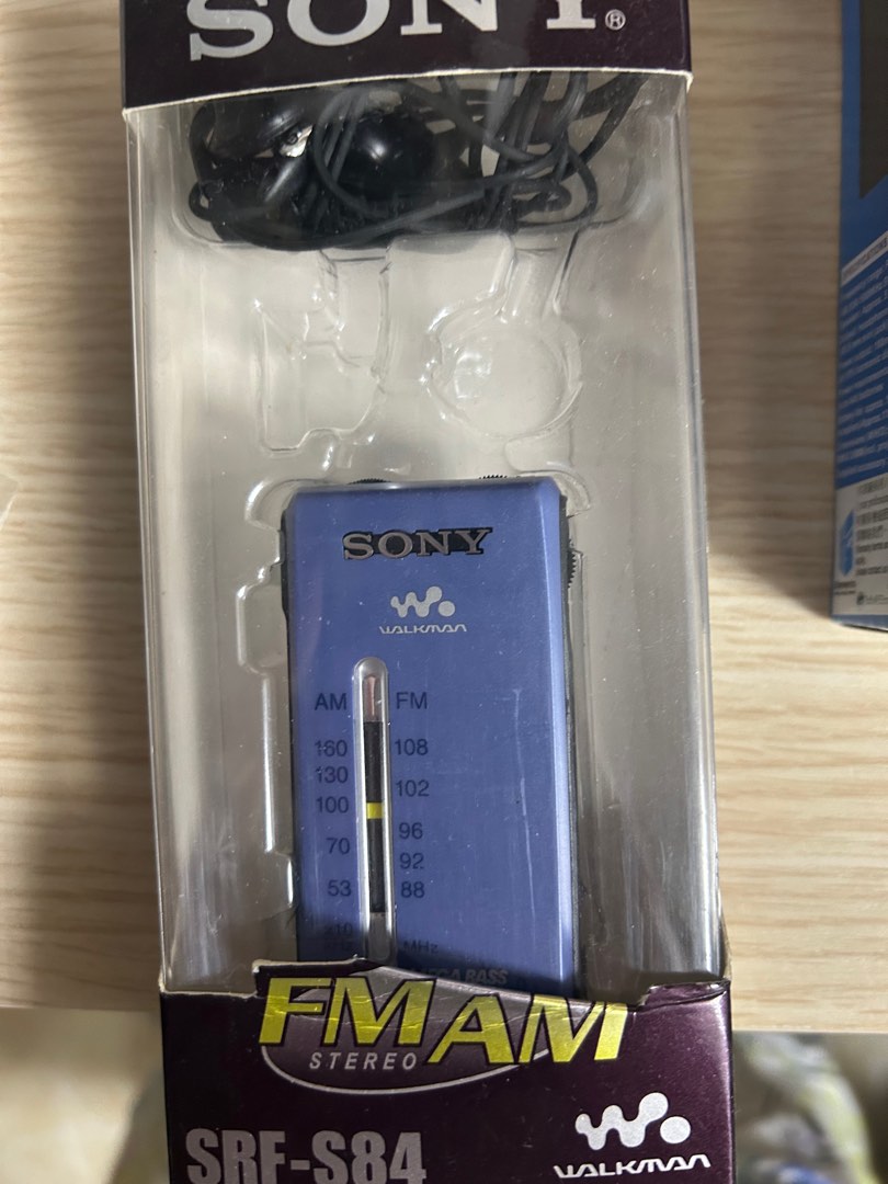 DSE SONY SRF-S84 收音機 附送有線耳機, 音響器材, 其他音響配件及設備 - Carousell