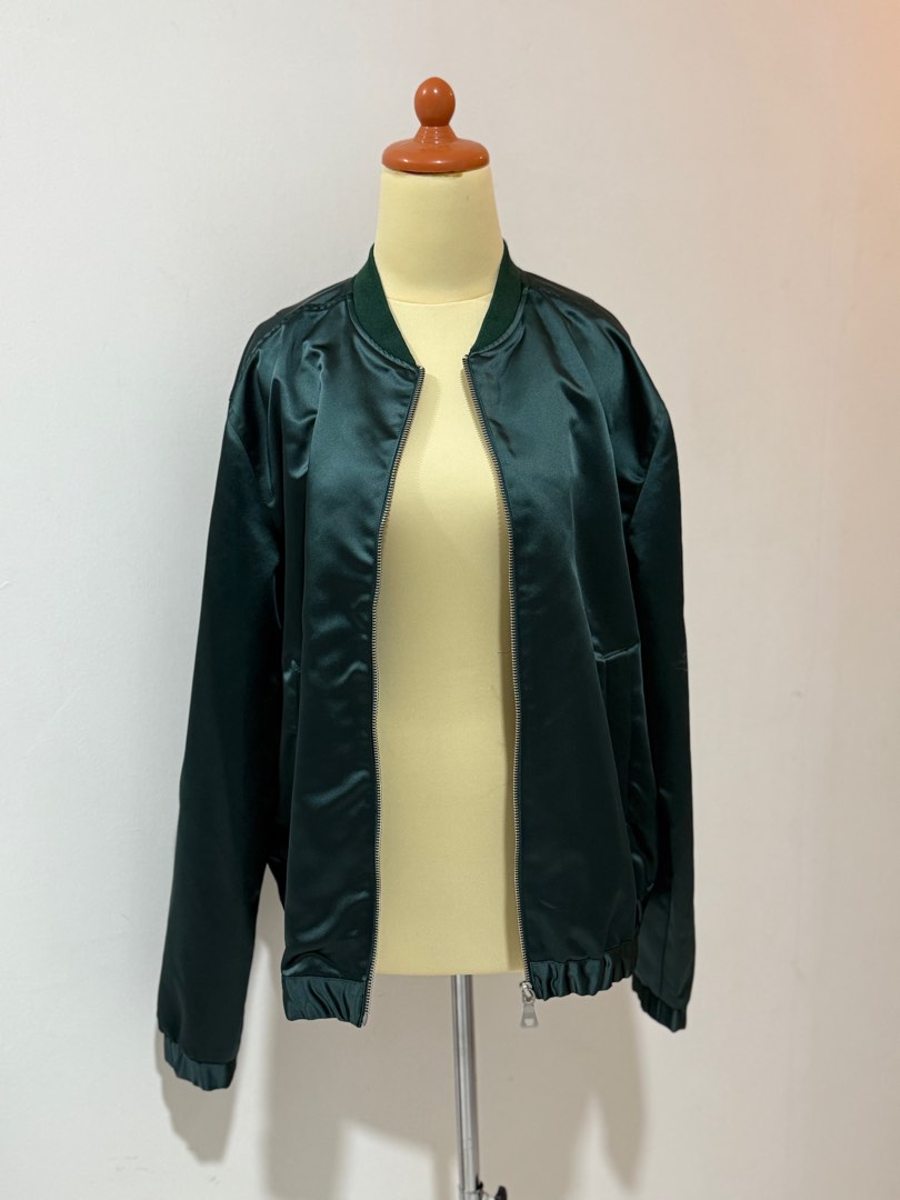 H&M emerald green bomber jacket, Men's Fashion, Coats, Jackets and Outerwear on Carousell