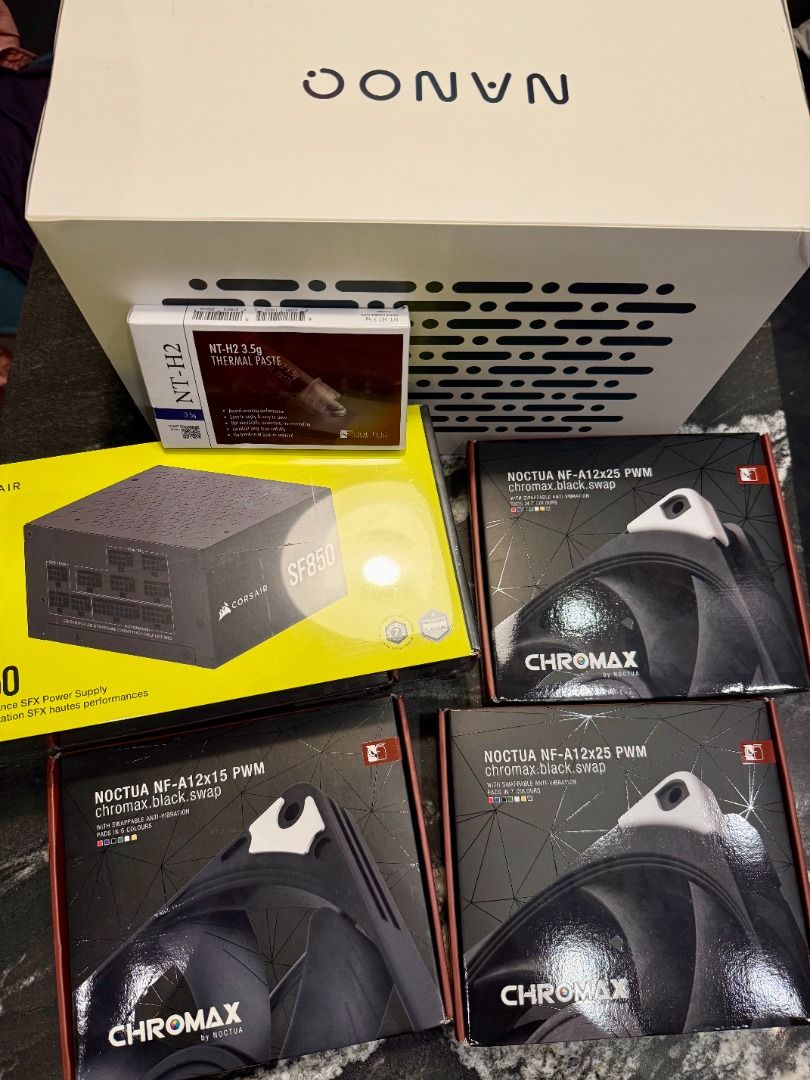 Nanoq S Carbon Mini-ITX Case, Asetek G7 AIO, Noctua NT-H2 Paste, NF-A12 ...