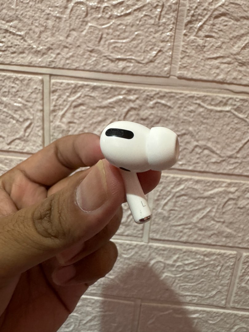 AirPods Pro Gen 1 left buds, Audio, Earphones on Carousell