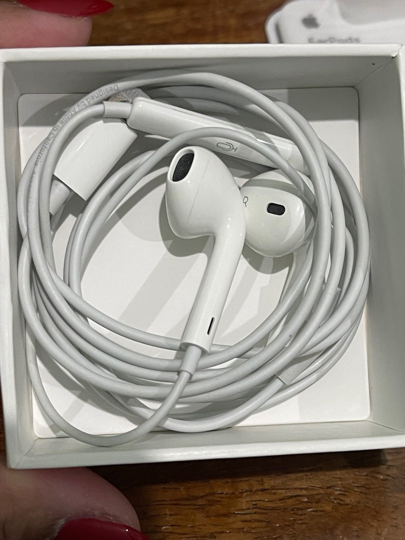 Apple earpods with lightning cable, Audio, Earphones on Carousell