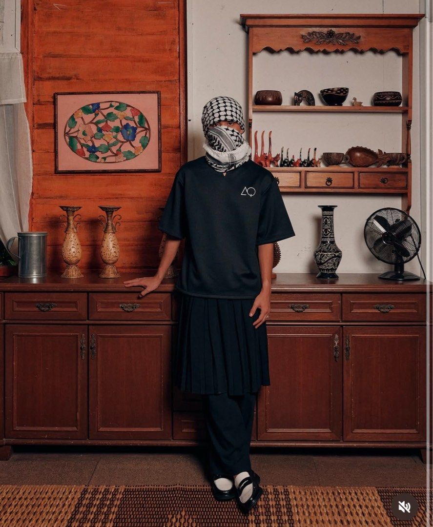 (XL) AQ Merch B&W Basic - BLACK, Men's Fashion, Activewear on Carousell