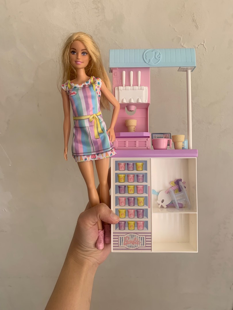 Barbie Ice Cream Shop Playset, Bayi & Anak, Mainan & Baby Walker di ...