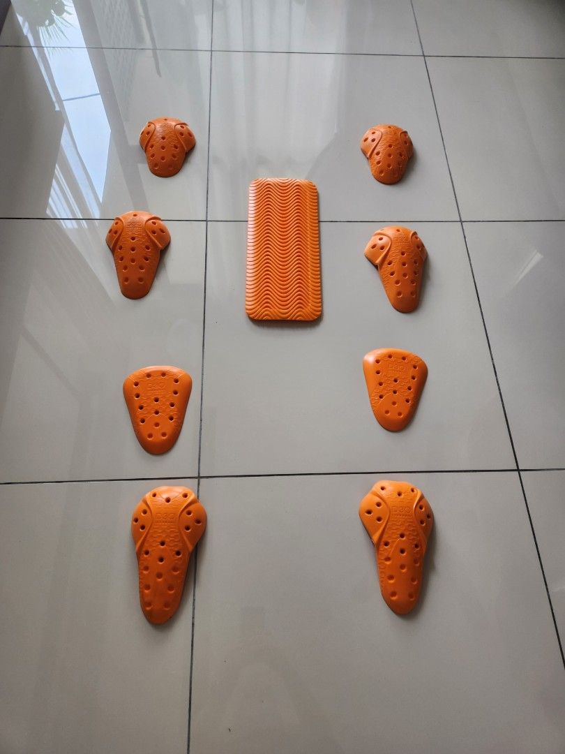 D30 motorcycle suit Armour, Motorbikes on Carousell