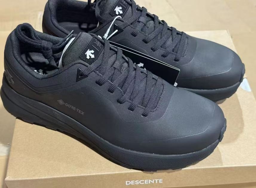 DESCENTE Dualis GORE-TEX Black, Men's Fashion, Footwear, Sneakers on Carousell