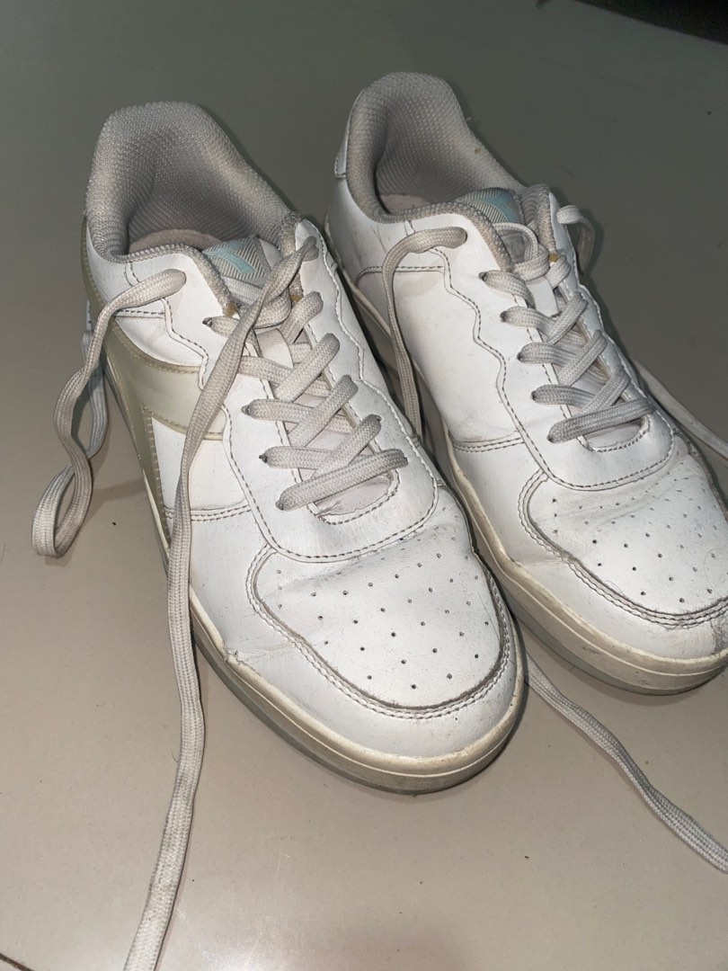 Diodora full white sneakers, Barang Yang Dicari di Carousell