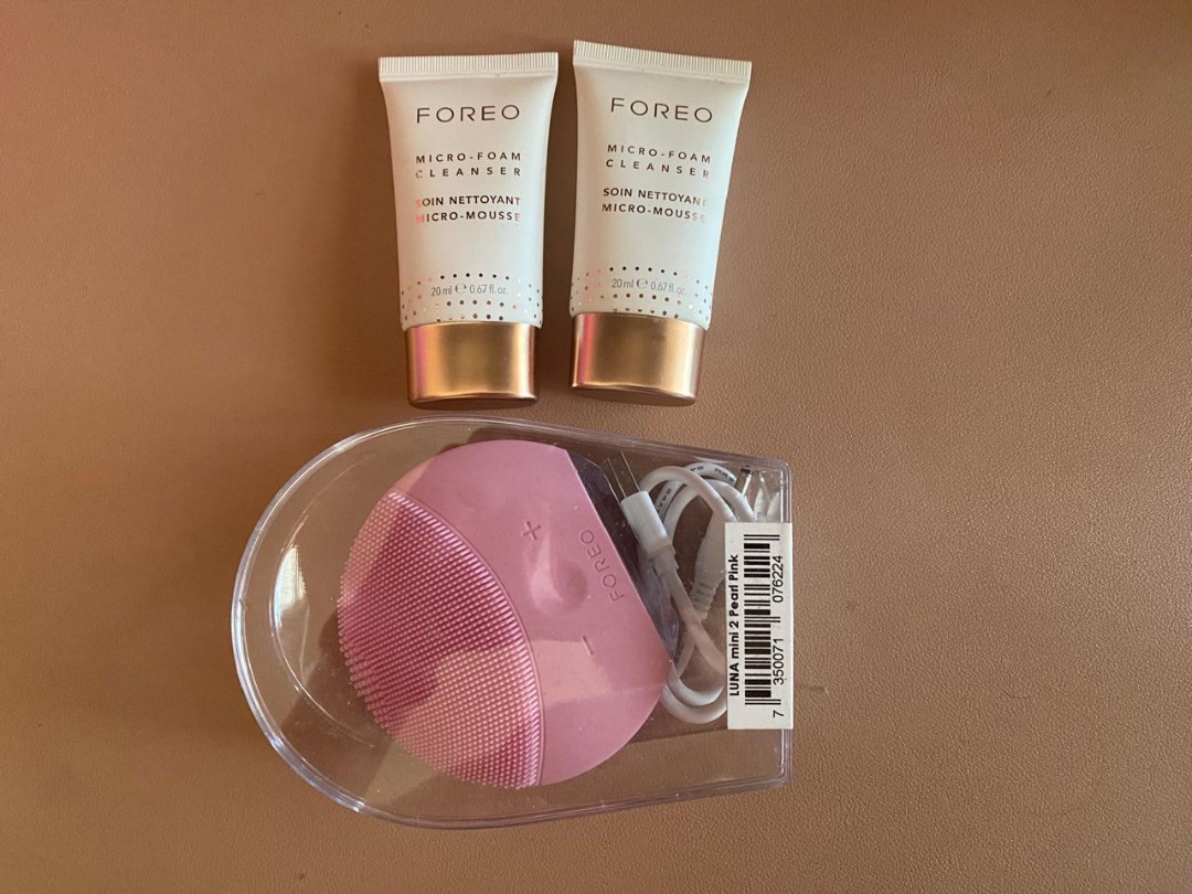 Foreo Luna Mini 2 in Pearl Pink with 2 micro-foam cleansers, Beauty ...
