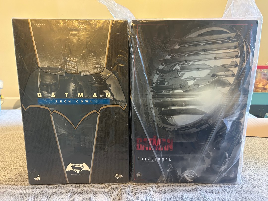 (RESERVED) Hot Toys Batman BVS & Batsignal The Batman, Hobbies & Toys ...