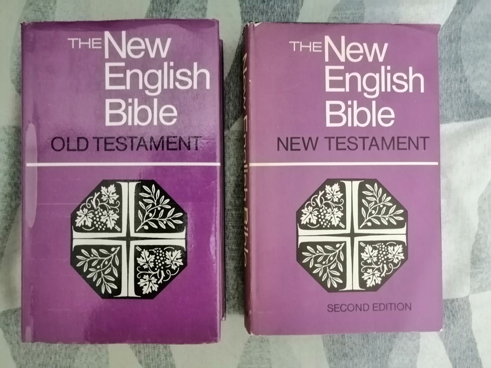 New English Bible: Old and New Testament Bundle, Hobbies & Toys, Books ...