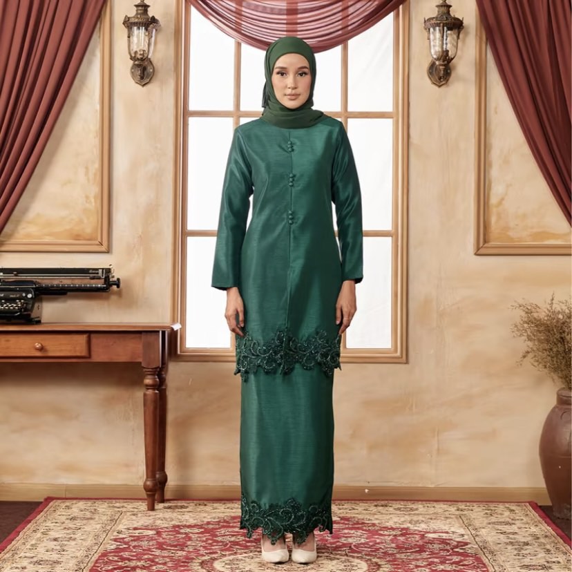 Qaamnie Baju Kurung 2025, Women's Fashion, Muslimah Fashion, Baju ...