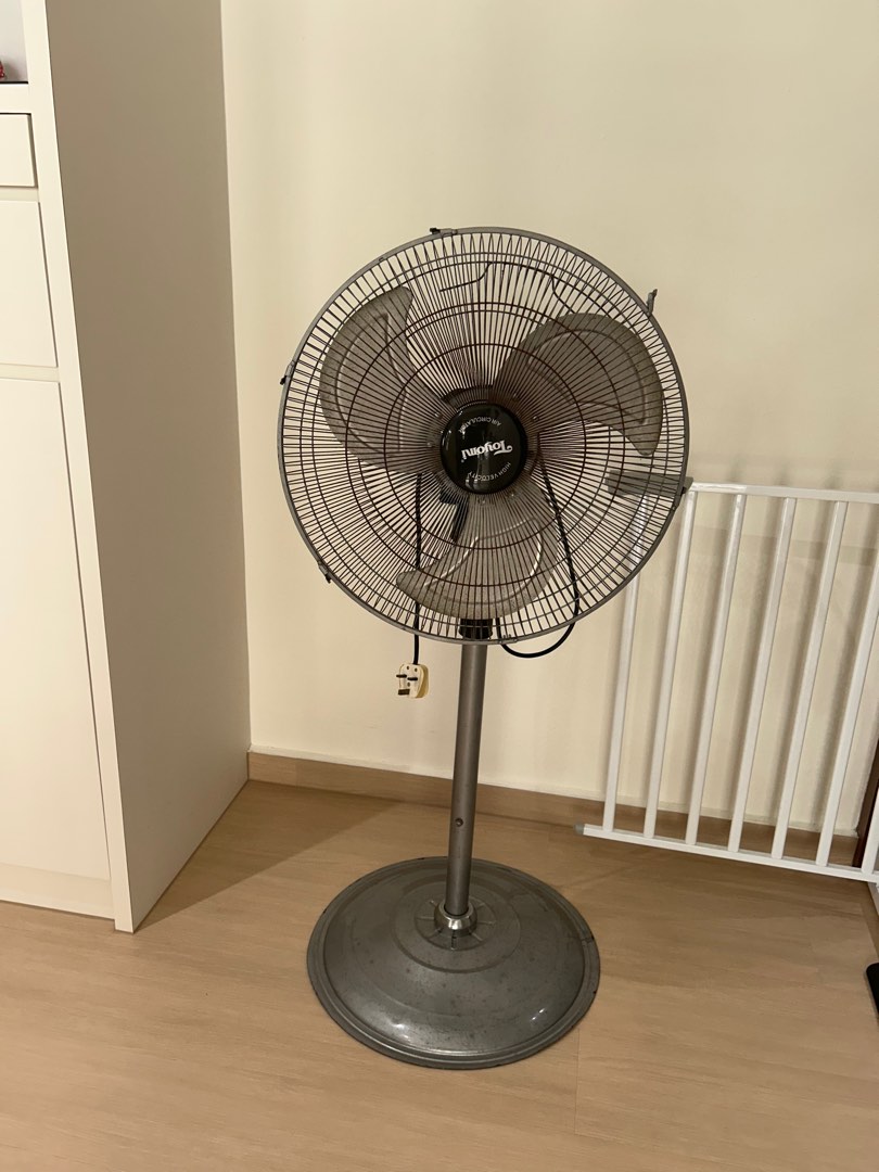Toyomi Standing Fan, Furniture & Home Living, Lighting & Fans, Fans on ...