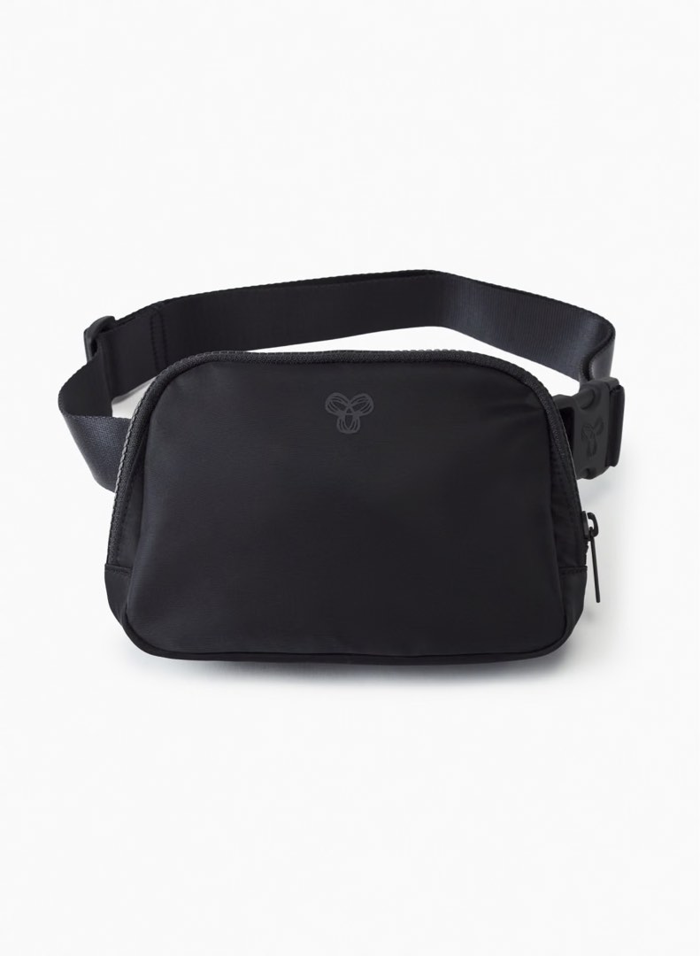 Aritzia TN action on the way exposed bag, Women's Fashion, Bags ...