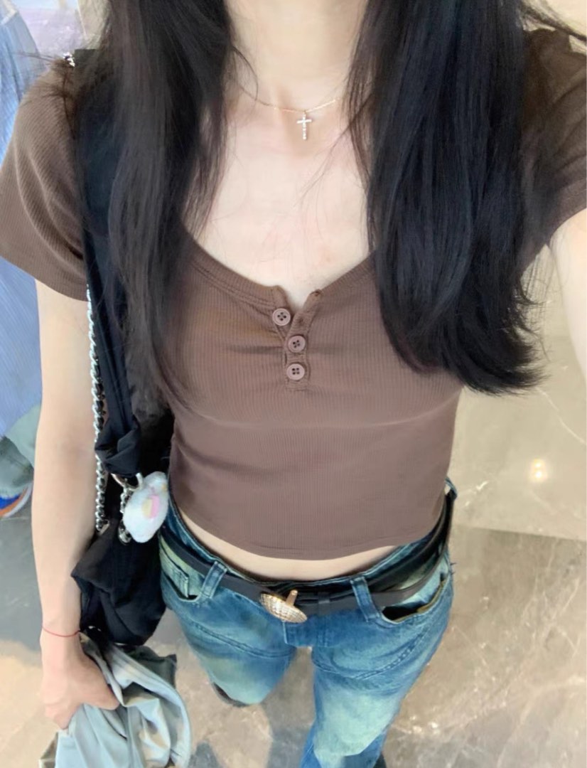 y2k brown button top, Women's Fashion, Muslimah Fashion, Tops on Carousell