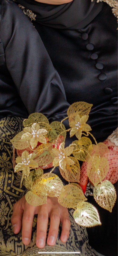 Bunga tangan besi gold SEWA/RENT, Women's Fashion, Muslimah Fashion ...