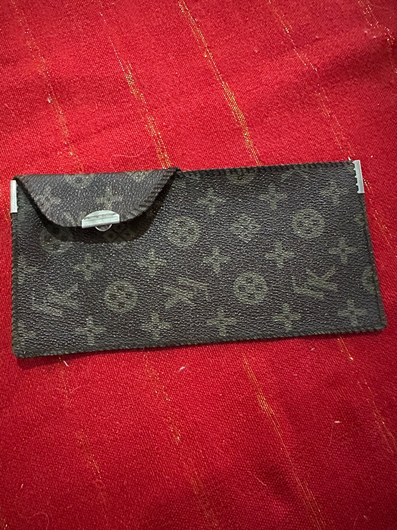 Cash cheque wallet, Women's Fashion, Bags & Wallets, Wallets & Card ...