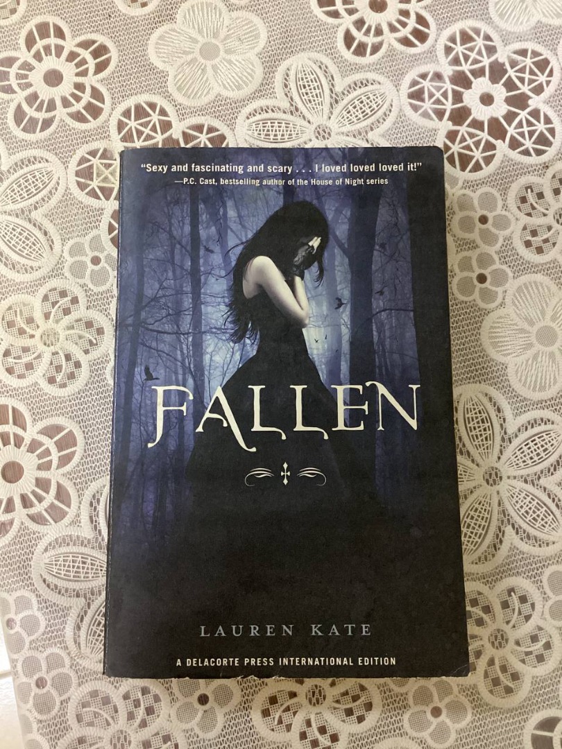 Fallen - Lauren Kate, Hobbies & Toys, Books & Magazines, Storybooks on ...