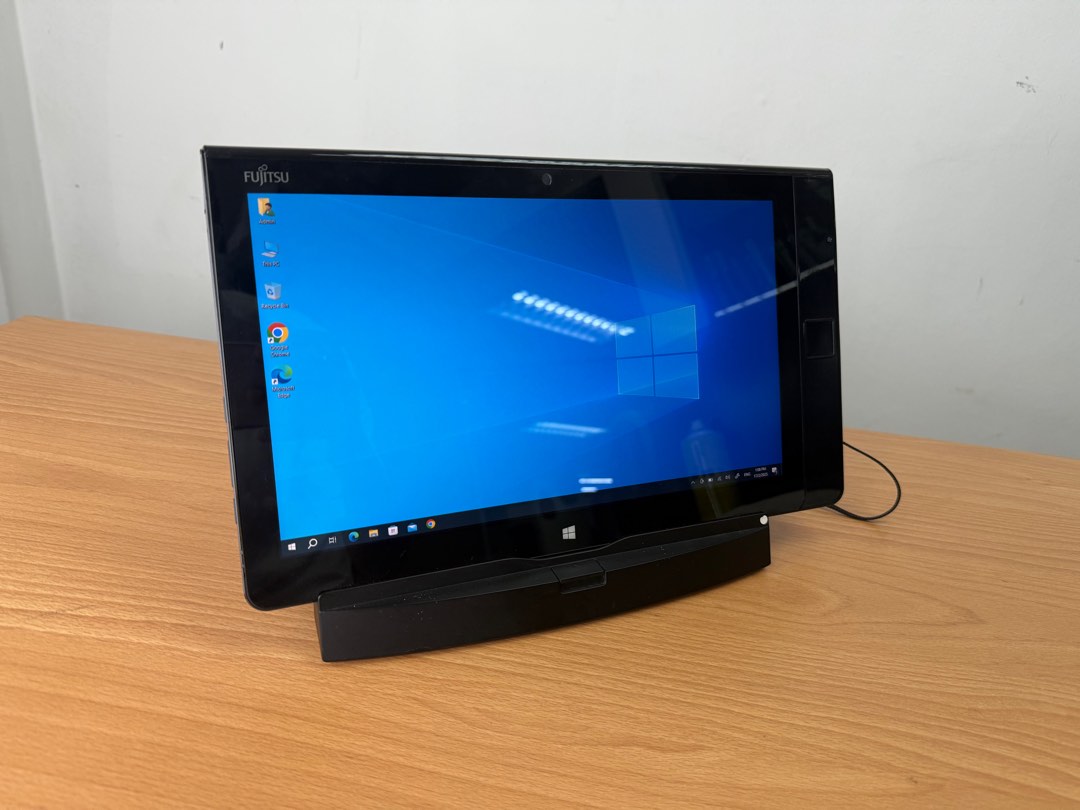Fujitsu arrow tab, Mobile Phones & Gadgets, Tablets, Windows on Carousell