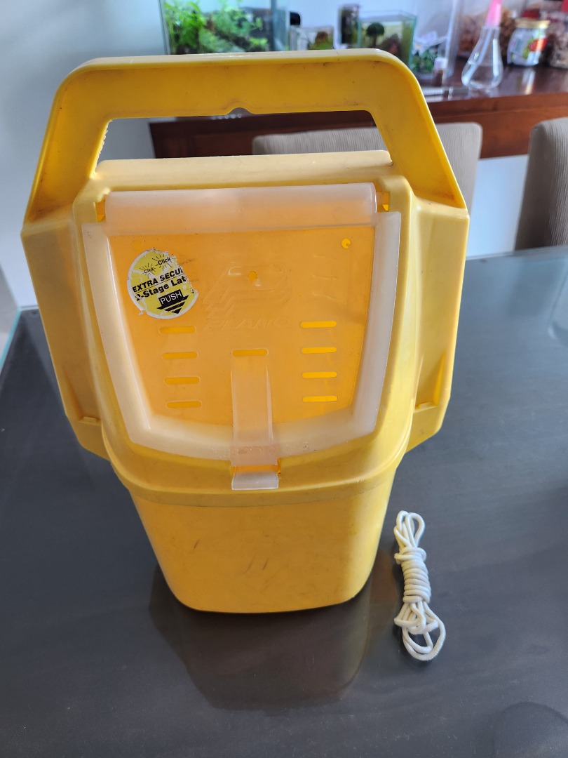 Plano Troll Model 850 Live Bait Bucket Yellow, Sports Equipment ...