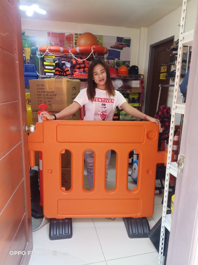 plastic fence barrier, Furniture & Home Living, Cleaning & Homecare ...