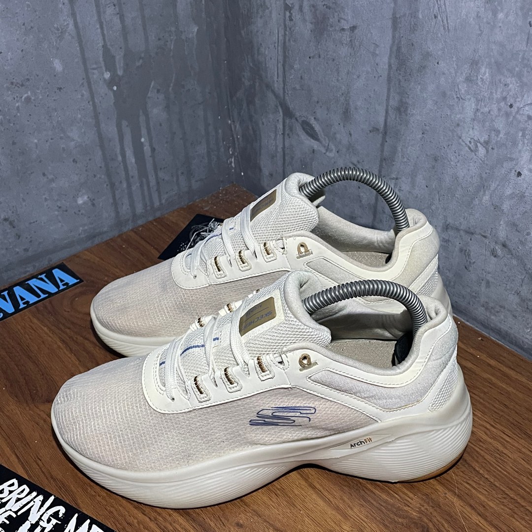 sepatu skechers arch fit second, Fesyen Wanita, Sepatu di Carousell