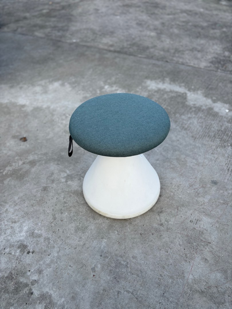 Sidiz Fungus stool, Furniture & Home Living, Furniture, Chairs on Carousell