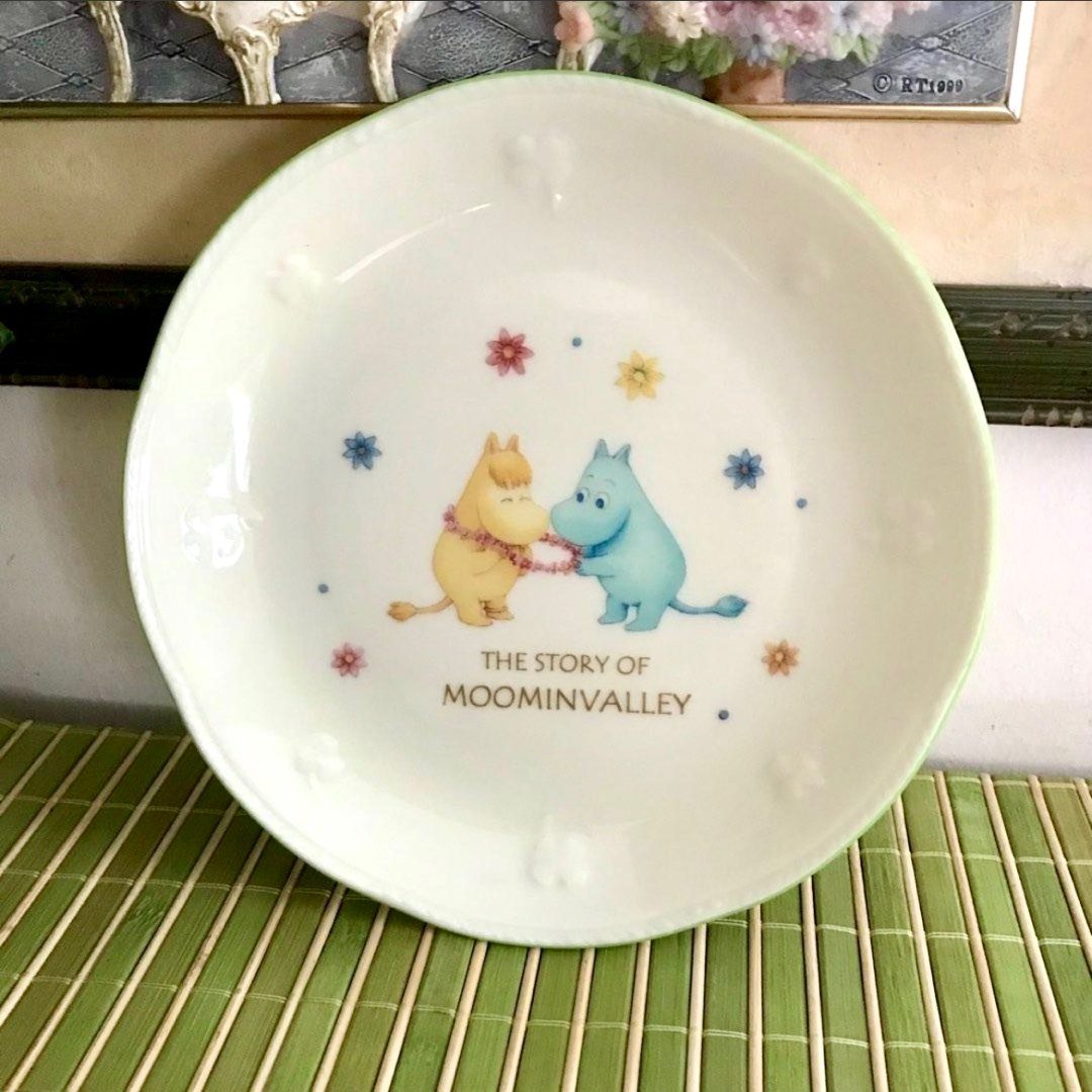 The Story of Moomin valley Moonmin characters with embossed design ...