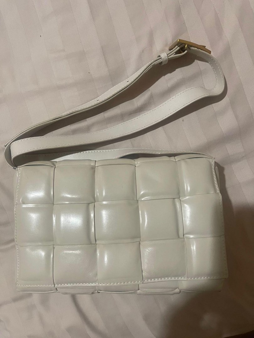 Bottega Venetta Cassette, Fesyen Wanita, Tas & Dompet di Carousell