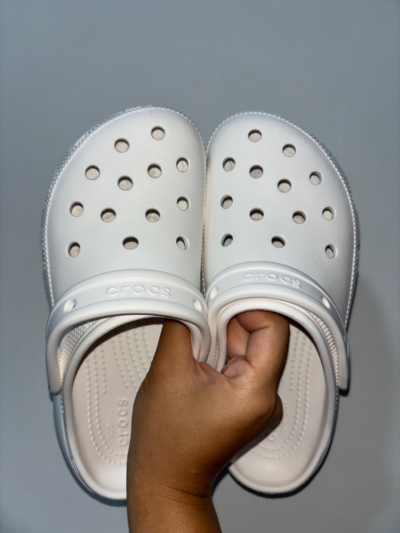 Crocs, Women's Fashion, Footwear, Flipflops and Slides on Carousell