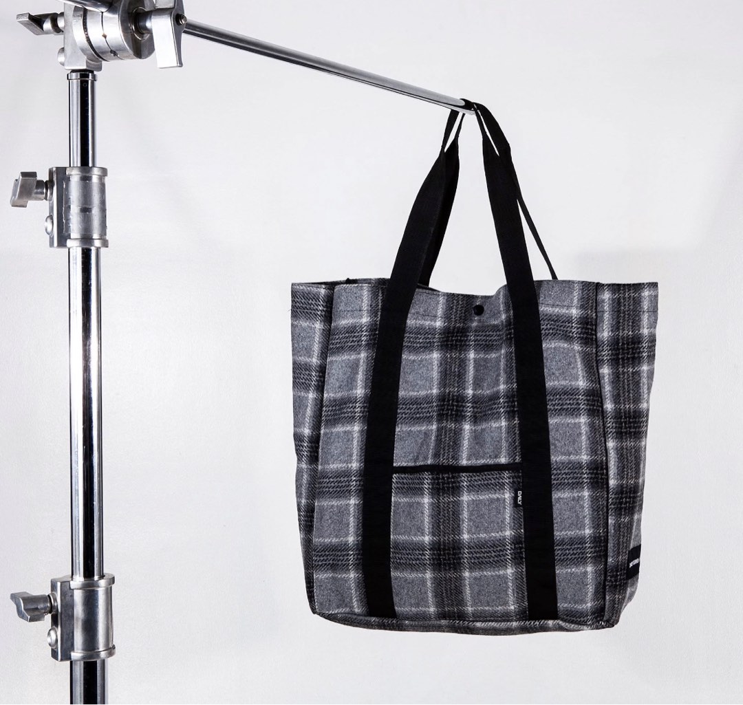 Daily Grind Large Tote Bag in tweed Fabric (Gray / Black, Unisex), Women's Fashion, Bags ...