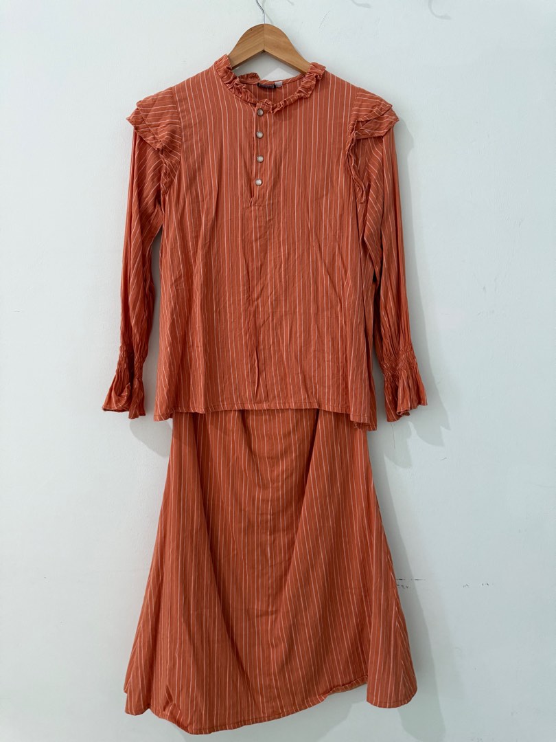 ICAHFA kurung modern in orange, Women's Fashion, Muslimah Fashion, Baju ...