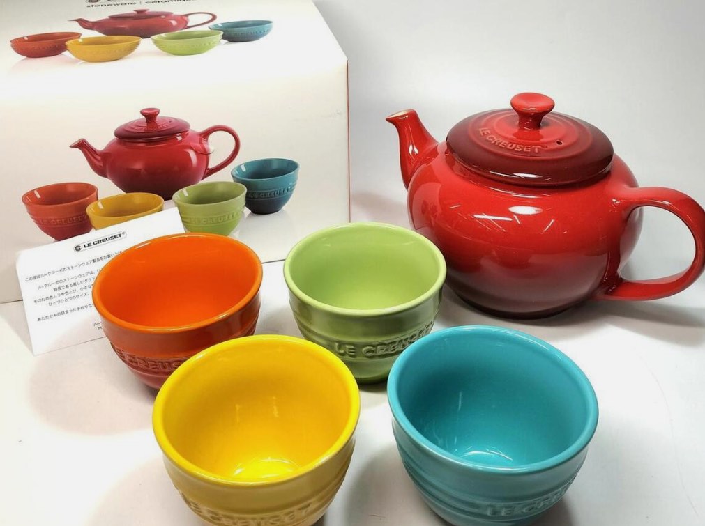 Le creuset teapot set, Furniture & Home Living, Kitchenware & Tableware ...