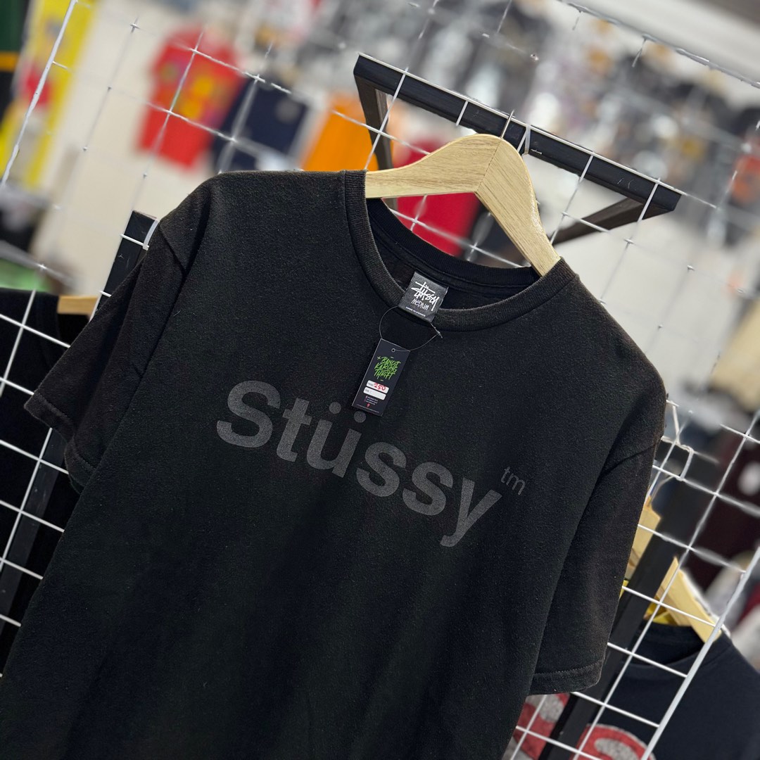 Stussy Reflective script, Fesyen Pria, Pakaian , Atasan di Carousell